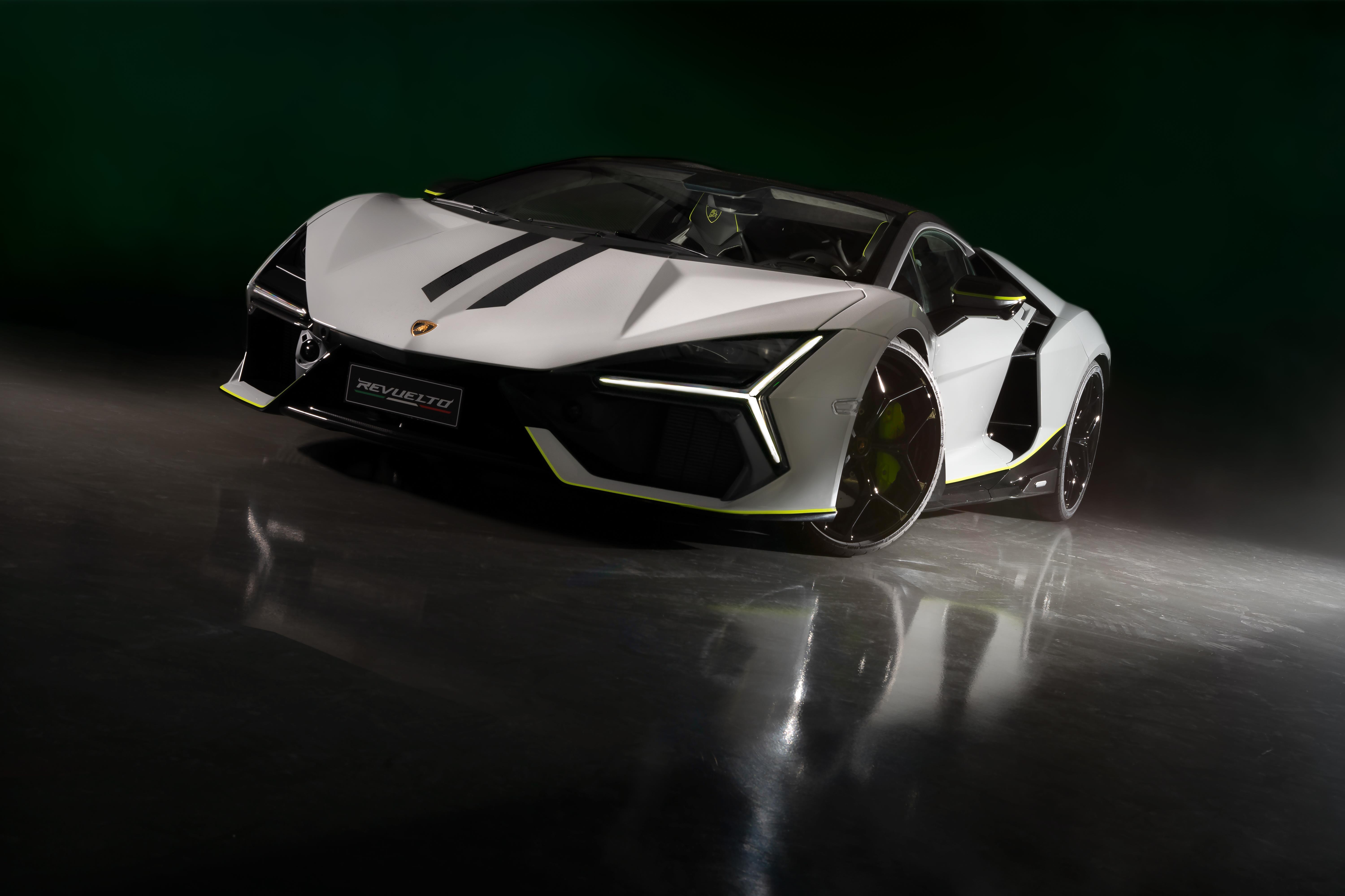 Lamborghini unveils exclusive custom Revuelto at inaugural Arena event ...