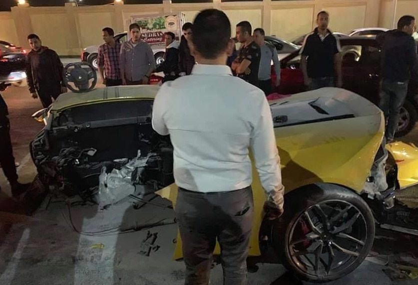 Lamborghini Huracan snaps into two near-perfect pieces in te - Driven ...