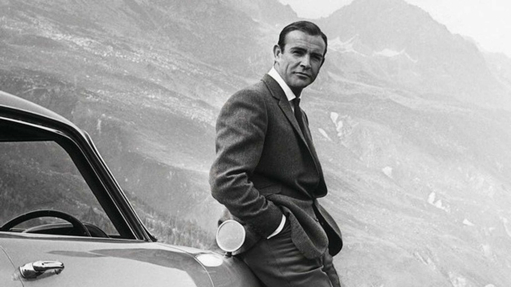 Fully kitted Aston Martin DB5 Goldfinger models go up for sa - Driven ...