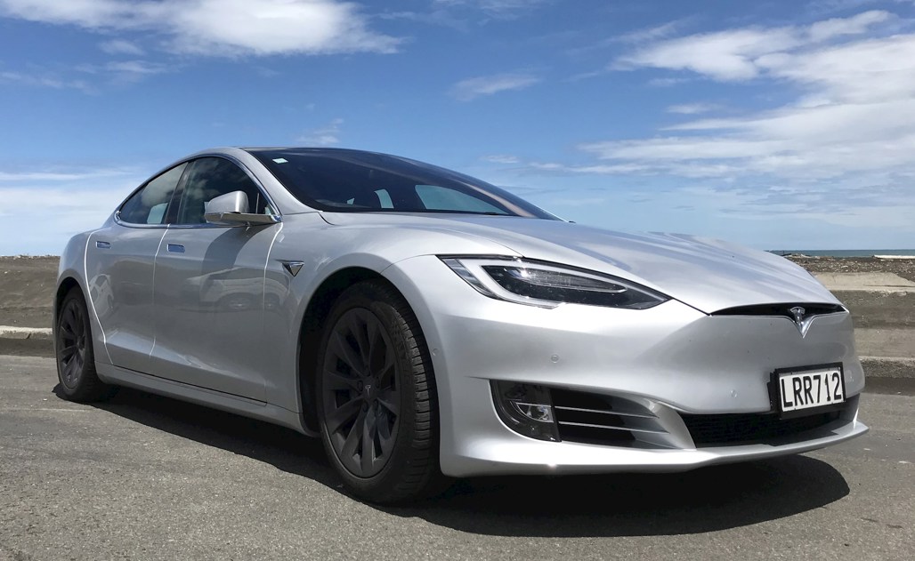 More questions about Tesla's automated lane-changing system - Driven ...