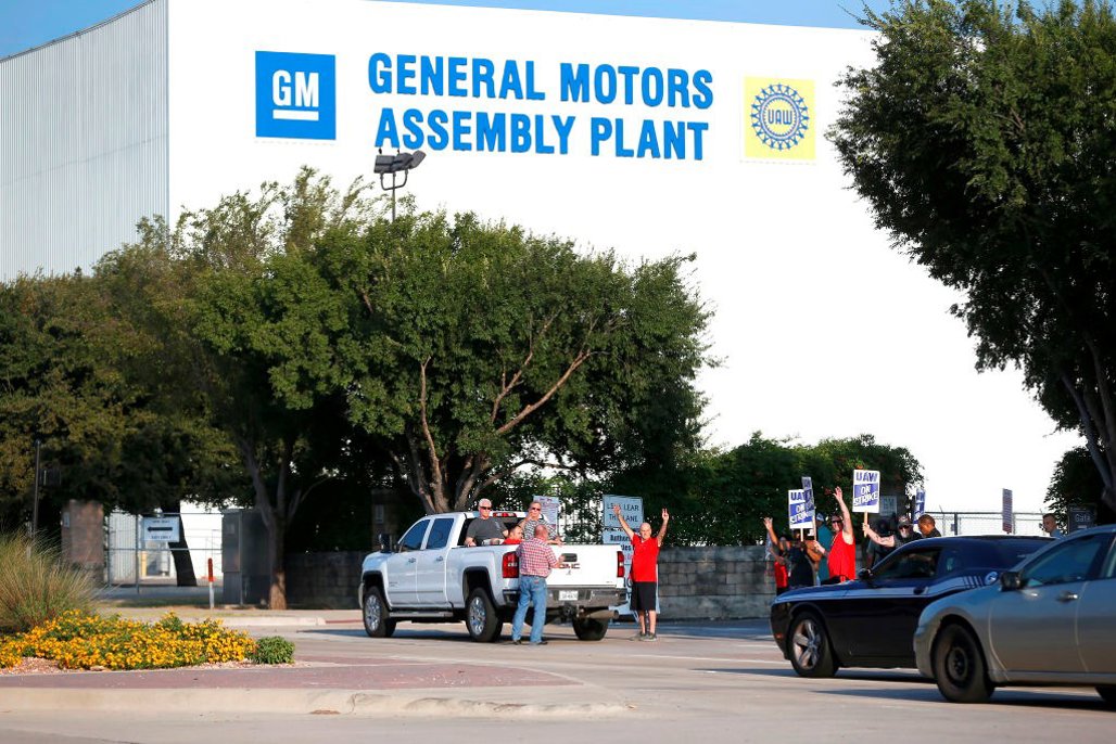 US auto strikes bring more than 50 General Motors factories - Driven ...