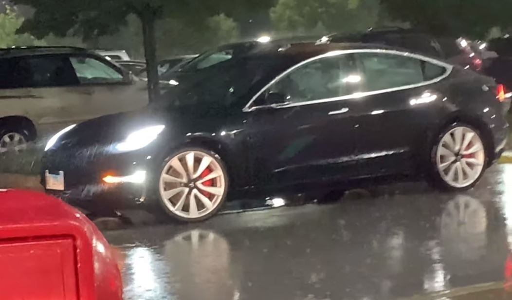 Watch: Tesla's 'Smart Summon' function is far from perfect - Driven Car ...