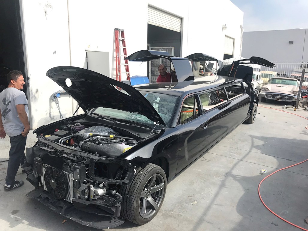 This stretched Dodge Charger Hellcat is the world's most pow - Driven ...