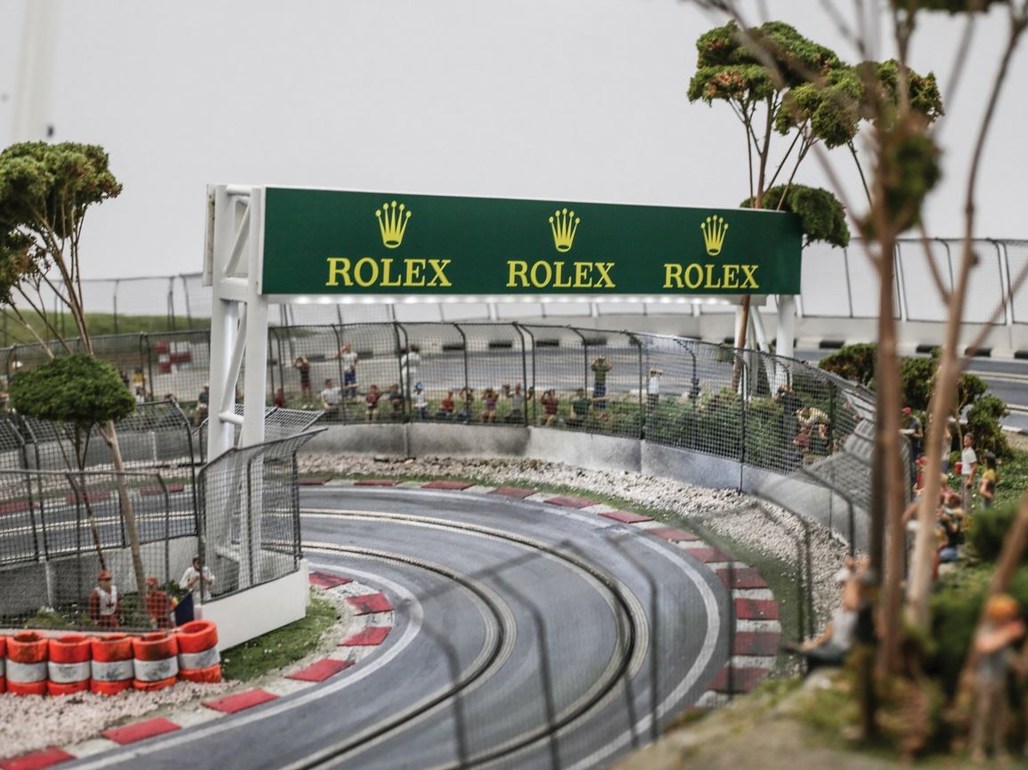 This massive 1:32 scale F1 slot car track is a racing fan's - Driven ...