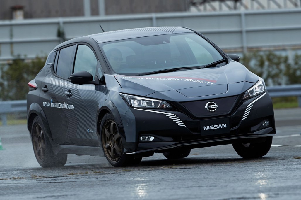 Revealed: Dual-motor all-wheel drive Nissan Leaf features po - Driven ...
