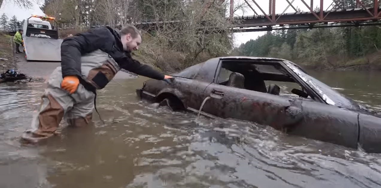 Watch: Ford Mustang and classic Mazda RX-7 discovered in riv - Driven ...