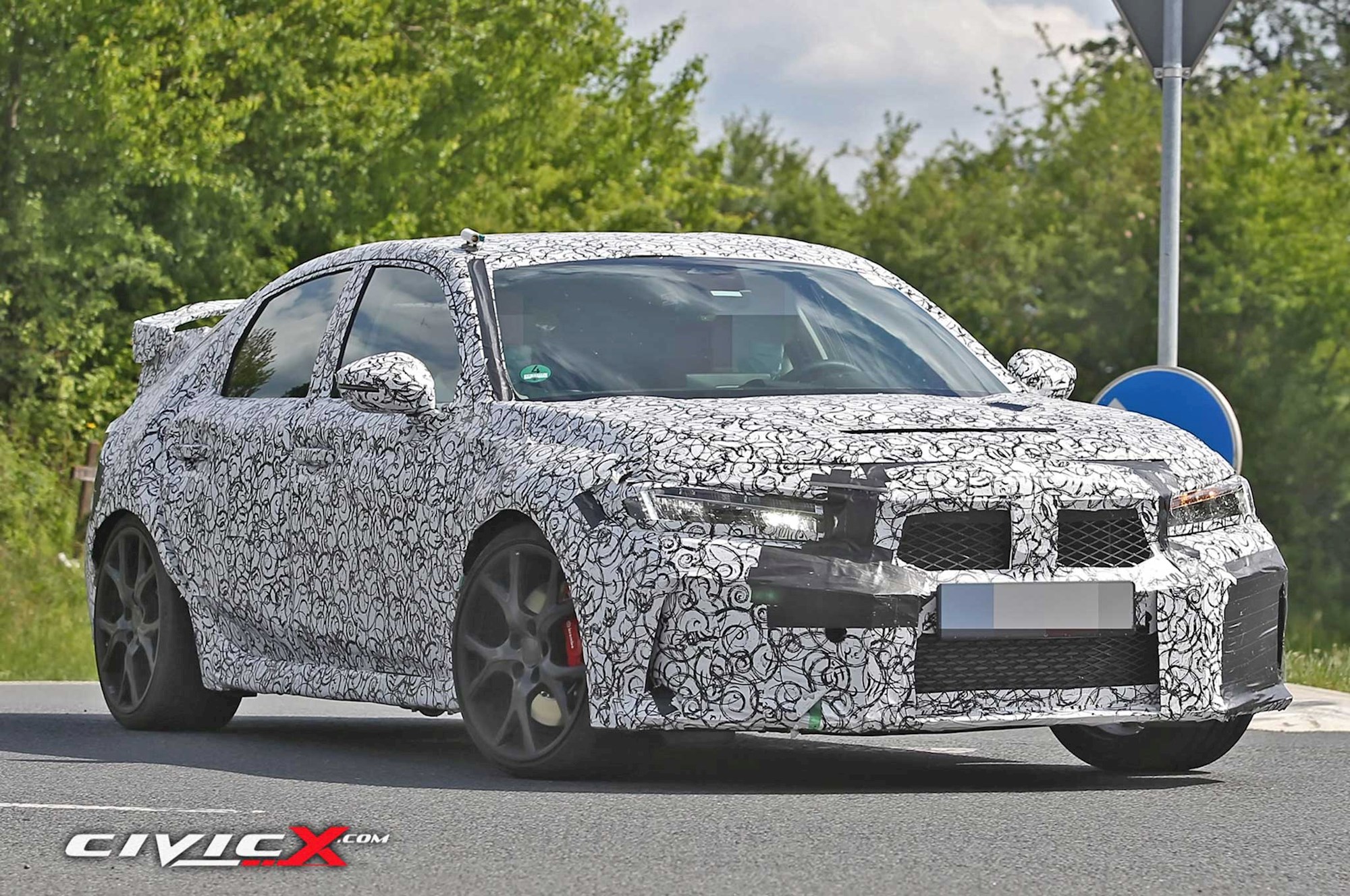 Spotted! New Honda Civic Type R spied camouflaged in public - Driven ...