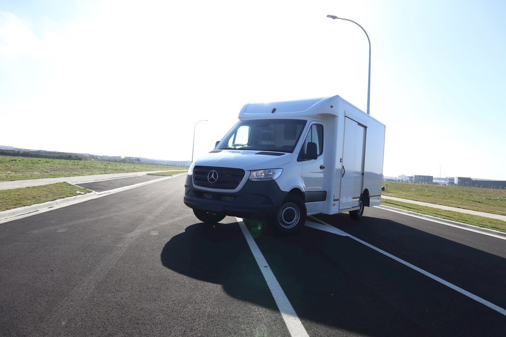 How the Mercedes-Benz Sprinter becomes a house, dental studi - Driven ...