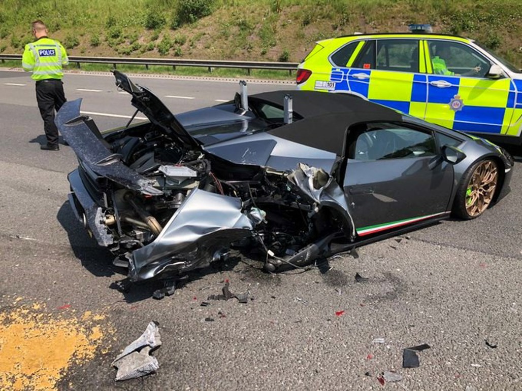 Brand new Lamborghini breaks down on motorway, is wrecked mi - Driven ...