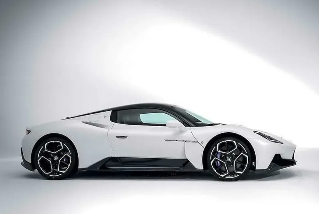 Maserati's MC20 supercar officially unveiled in both petrol - Driven ...