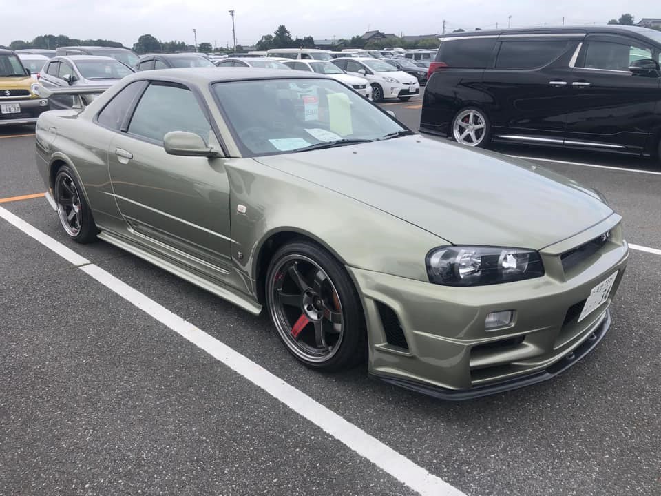 Japanese gold: Nissan Skyline GT-R sells for over $400K at a - Driven ...