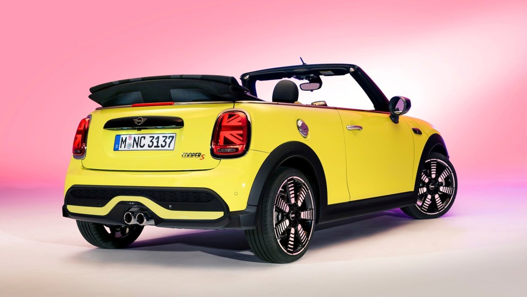 It's back: Mini unveils new Cooper Hatch and Convertible mod - Driven ...