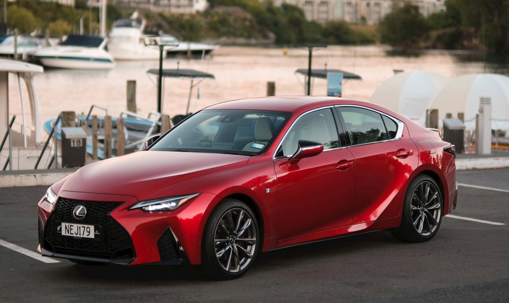Long live the sedan: Lexus' latest IS tested on Kiwi roads - Driven Car ...