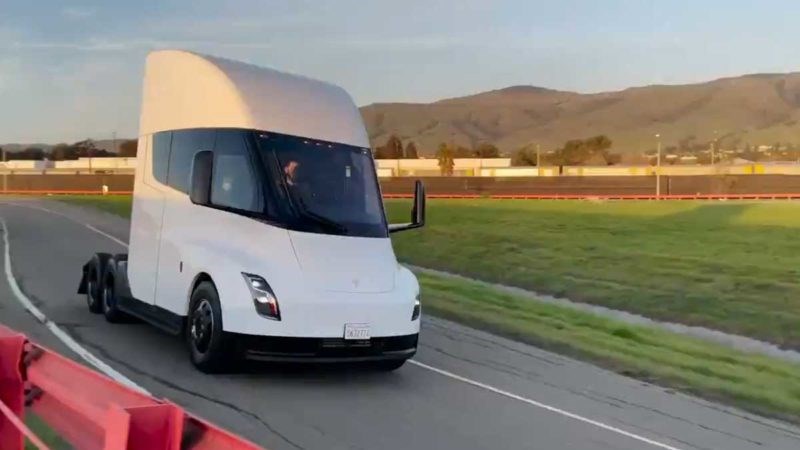Watch: Tesla's stunning new all-electric truck shown in acti - Driven ...