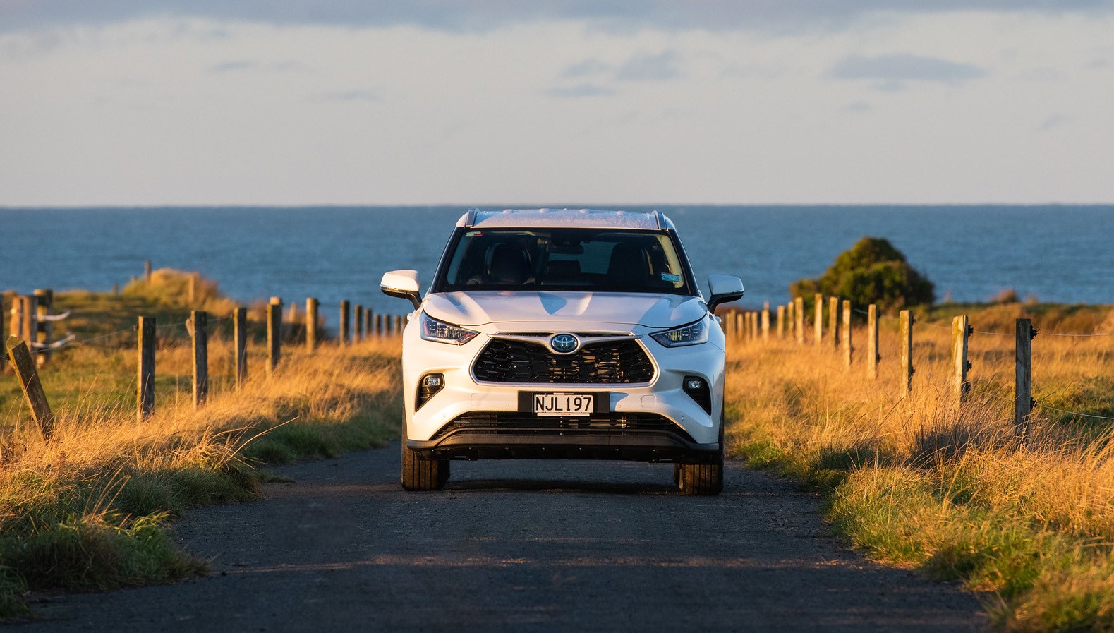 Highlander goes hybrid: Toyota's new seven-seat SUV hits Kiw - Driven ...