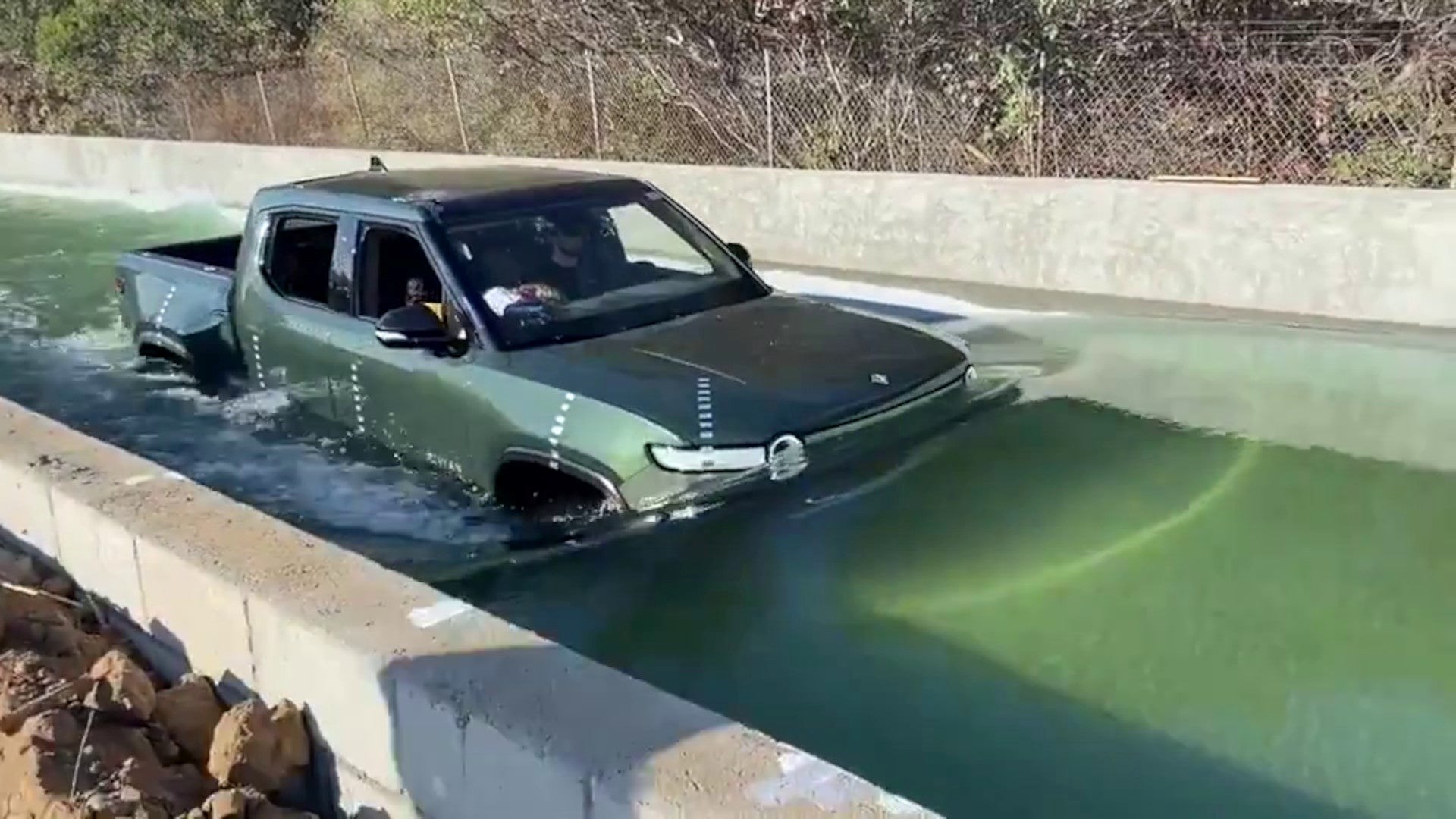Watch: Electric Rivian ute demonstrates impressive wading de - Driven ...