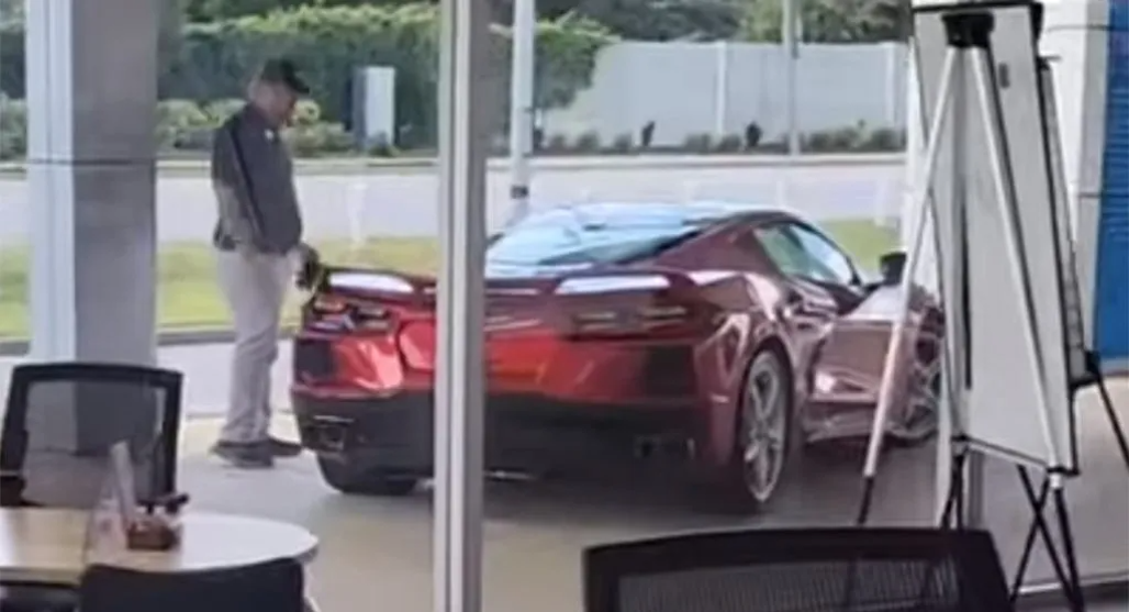 Watch: Brazen thief steals $150K Corvette in front of dealer - Driven ...