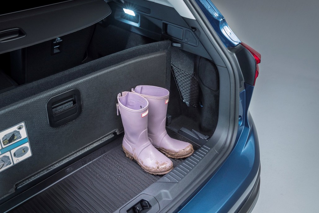 Ford introduces hybrid powertrain in New Focus Active and Ne - Driven ...