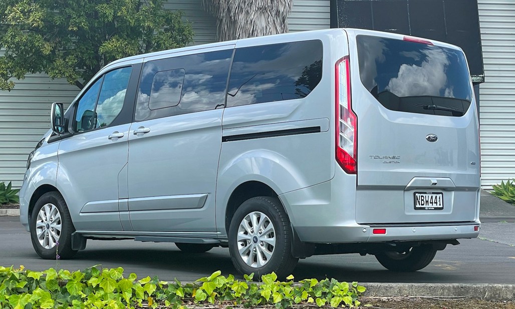 Ford Transit Tourneo Titanium PHEV review: extending electri - Driven ...