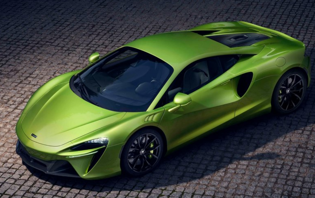 Watch: Crash involving BMW 3 Series and McLaren Artura - Driven Car Guide