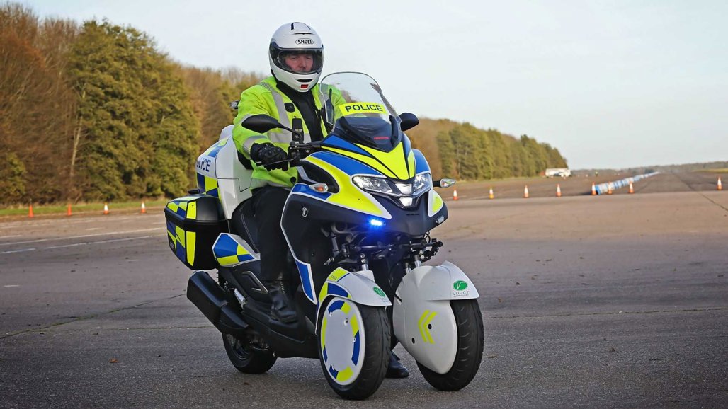 UK police get new hybrid three-wheeled scooter for first res - Driven ...