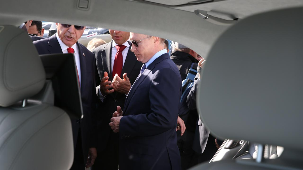 Inside Vladimir Putin’s $1.7m hi-tech armoured car - Driven Car Guide