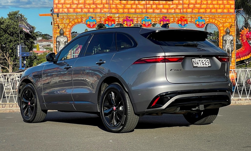 Jaguar F-Pace R-Dynamic SE P250 review: look at it with a cl - Driven ...