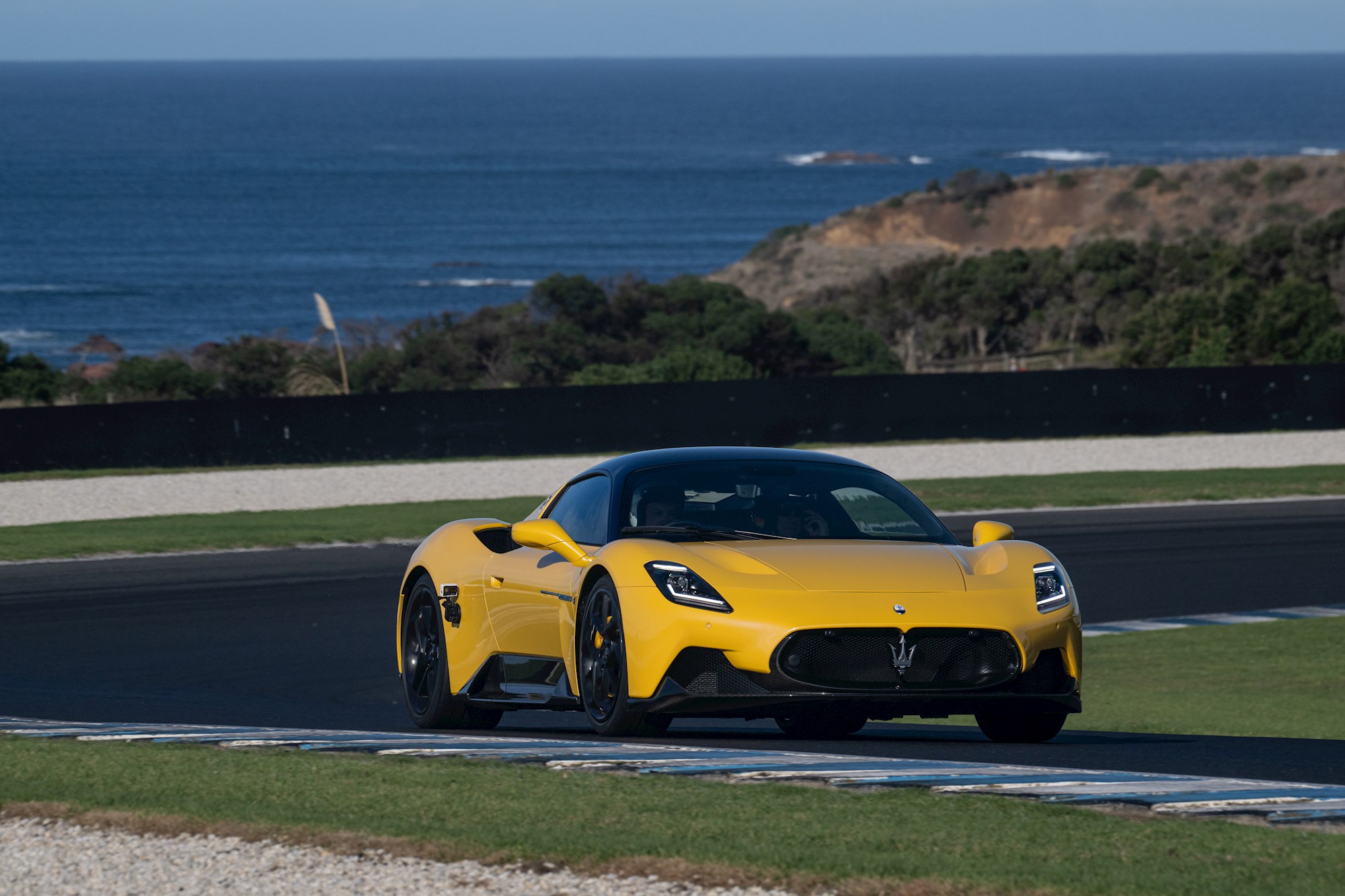 Superior simplicity: Maserati MC20 tested on track - Driven Car Guide