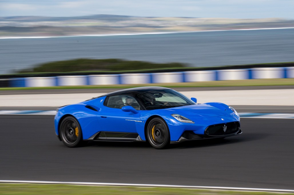 Superior simplicity: Maserati MC20 tested on track - Driven Car Guide