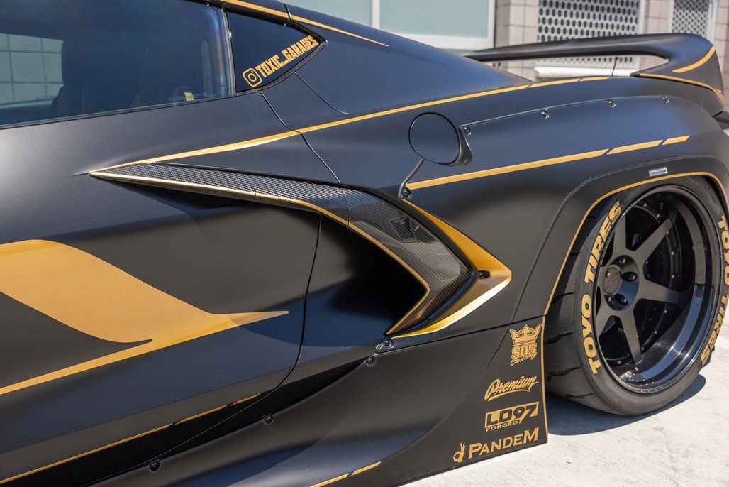 This Chevrolet C8 Corvette Stingray has a Pandem widebody ki - Driven ...