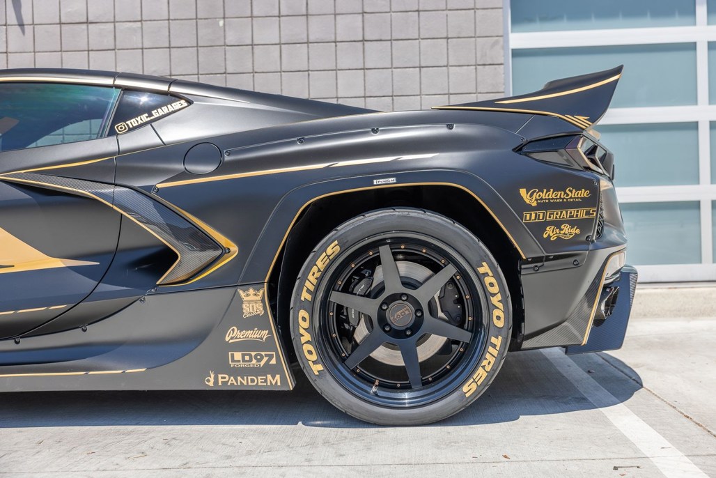 This Chevrolet C8 Corvette Stingray has a Pandem widebody ki - Driven ...