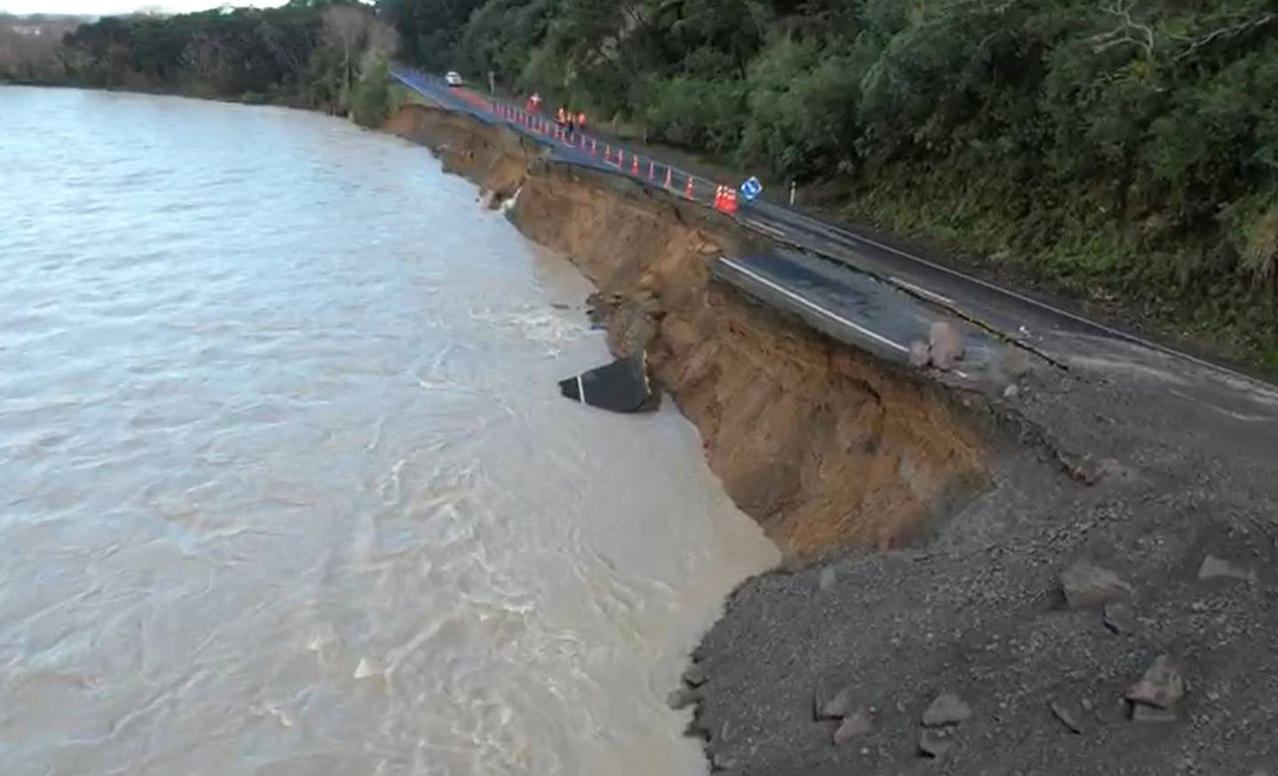 Highway collapse: Damages to SH35 could take between weeks a - Driven ...