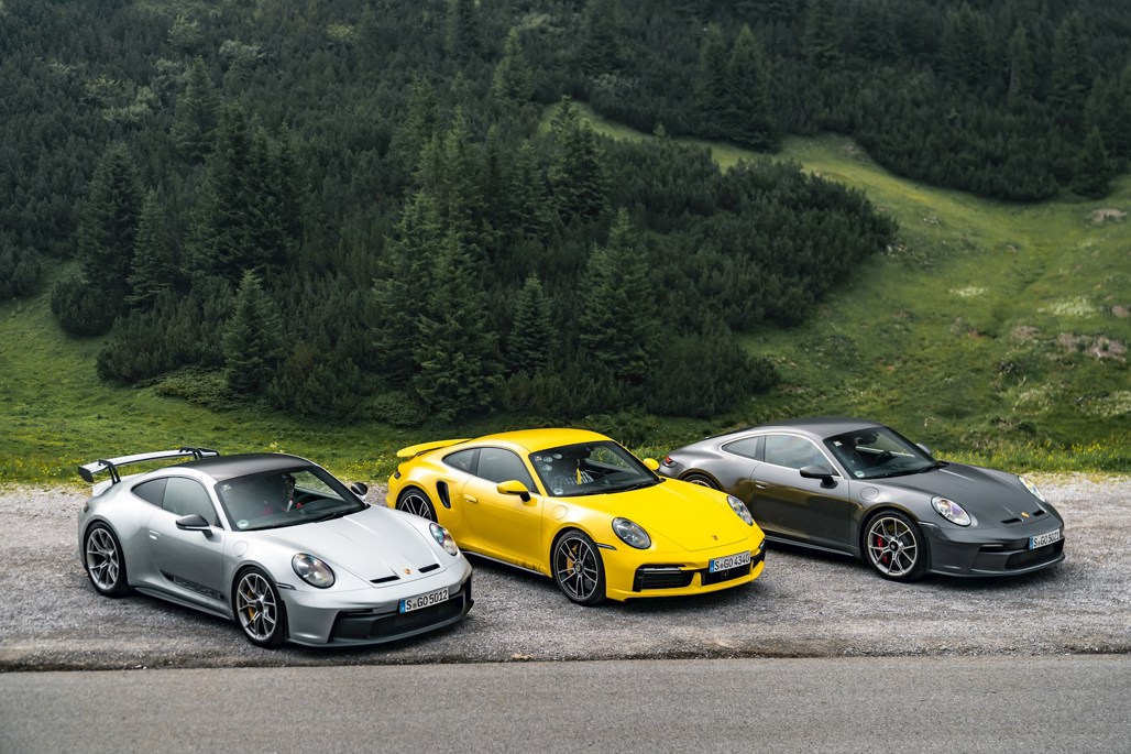 Video: Porsche 911 Shootout: GT3 vs Turbo S vs GT3 Touring - Driven Car ...