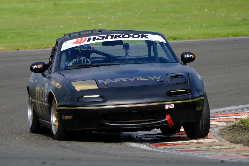 Mad MX: Mazda MX-5 Cup racing, for a chocolate fish - Driven Car Guide