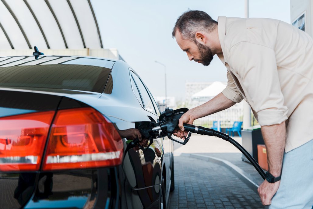 Tips to cut fuel use - Driven Car Guide