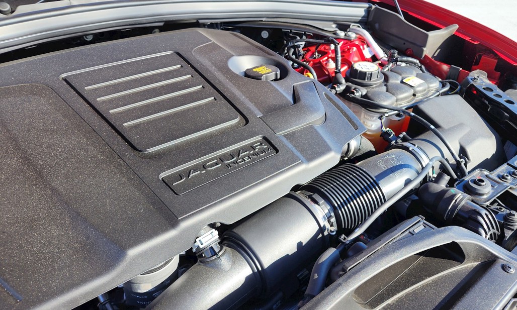 Jaguar F-Pace R-Dynamic HSE P400e review: phase in, phase ou - Driven ...