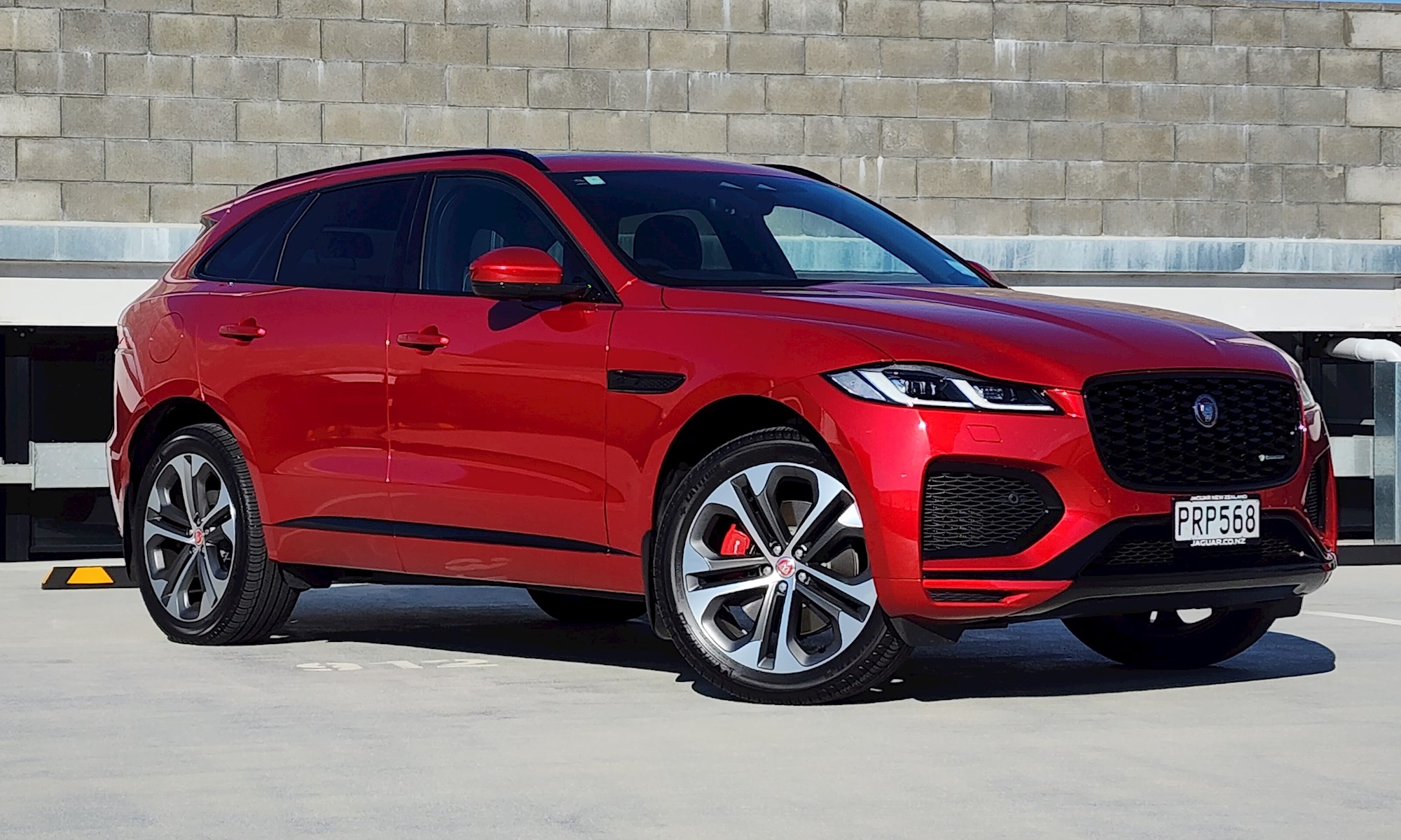 Jaguar F-Pace R-Dynamic HSE P400e review: phase in, phase ou - Driven ...