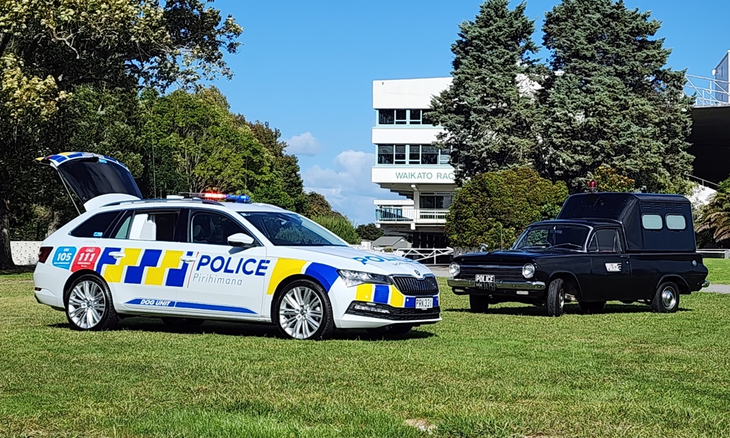 New Skoda dog wagons: NZ Police pooches riding in Superb cli - Driven ...