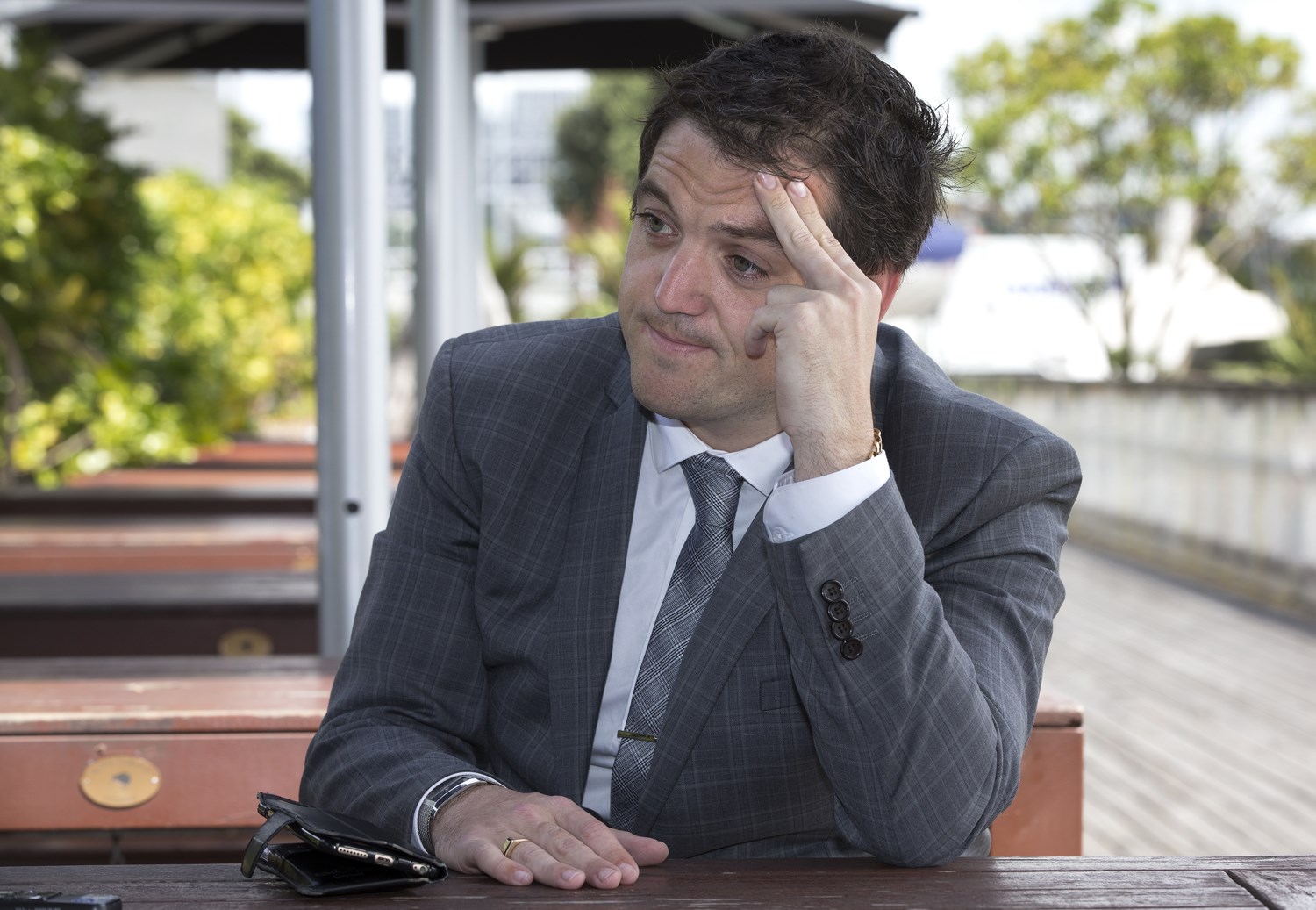 Western Springs commentator admits charge - Driven Car Guide