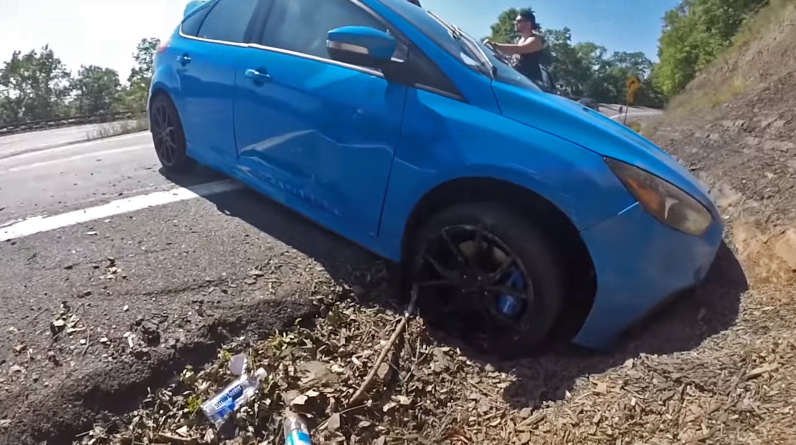 Hapless Focus RS driver has huge ‘Drift Mode’ crash - Driven Car Guide