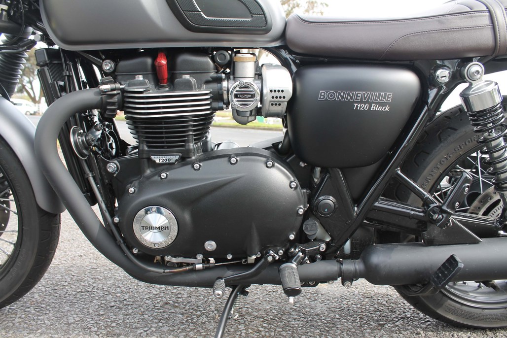 2016 Triumph Bonneville T120 Black ride and review - Driven Car Guide