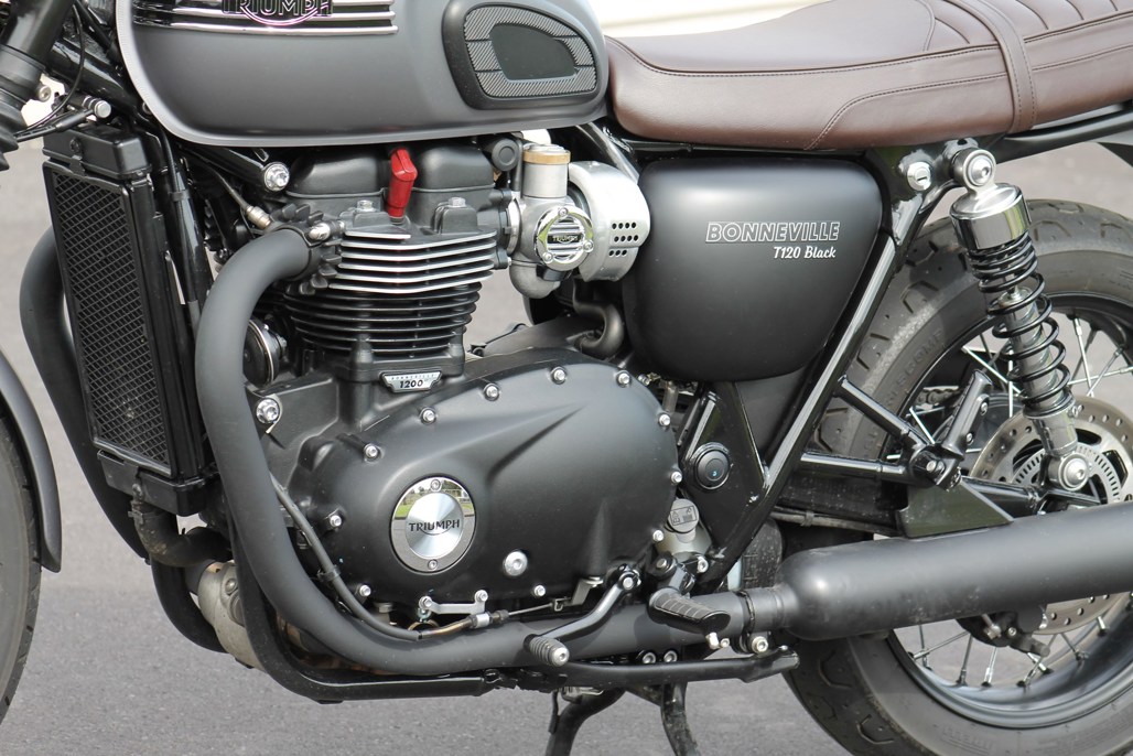 2016 Triumph Bonneville T120 Black ride and review - Driven Car Guide