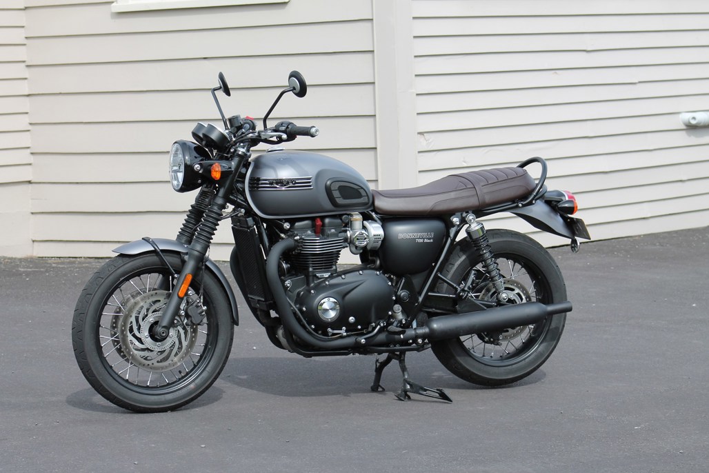 2016 Triumph Bonneville T120 Black ride and review - Driven Car Guide