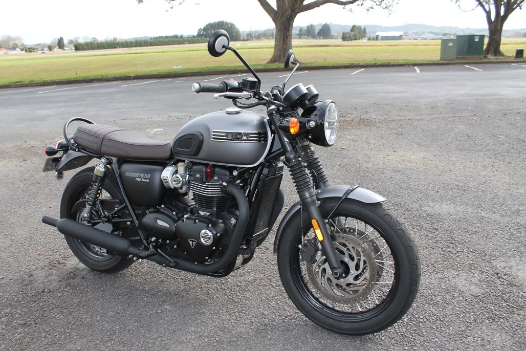 2016 Triumph Bonneville T120 Black ride and review - Driven Car Guide