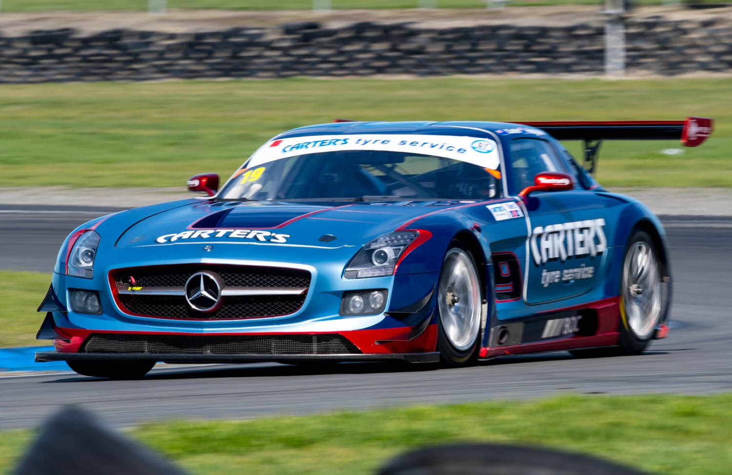 Carters Mercedes-AMG SLS claims first New Zealand race win - Driven Car ...