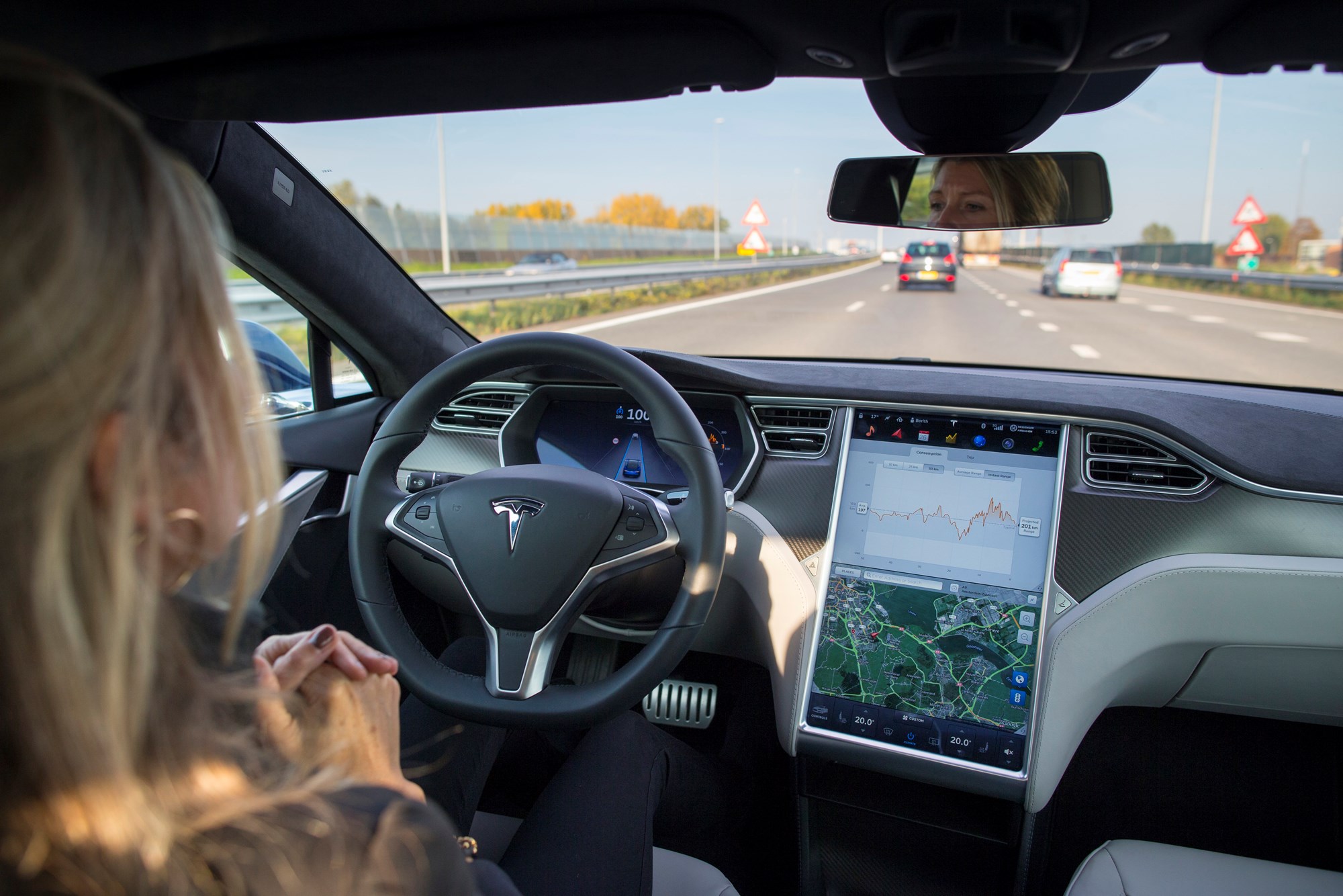 Tesla announce roll out of ‘Enhanced Autopilot’ - Driven Car Guide