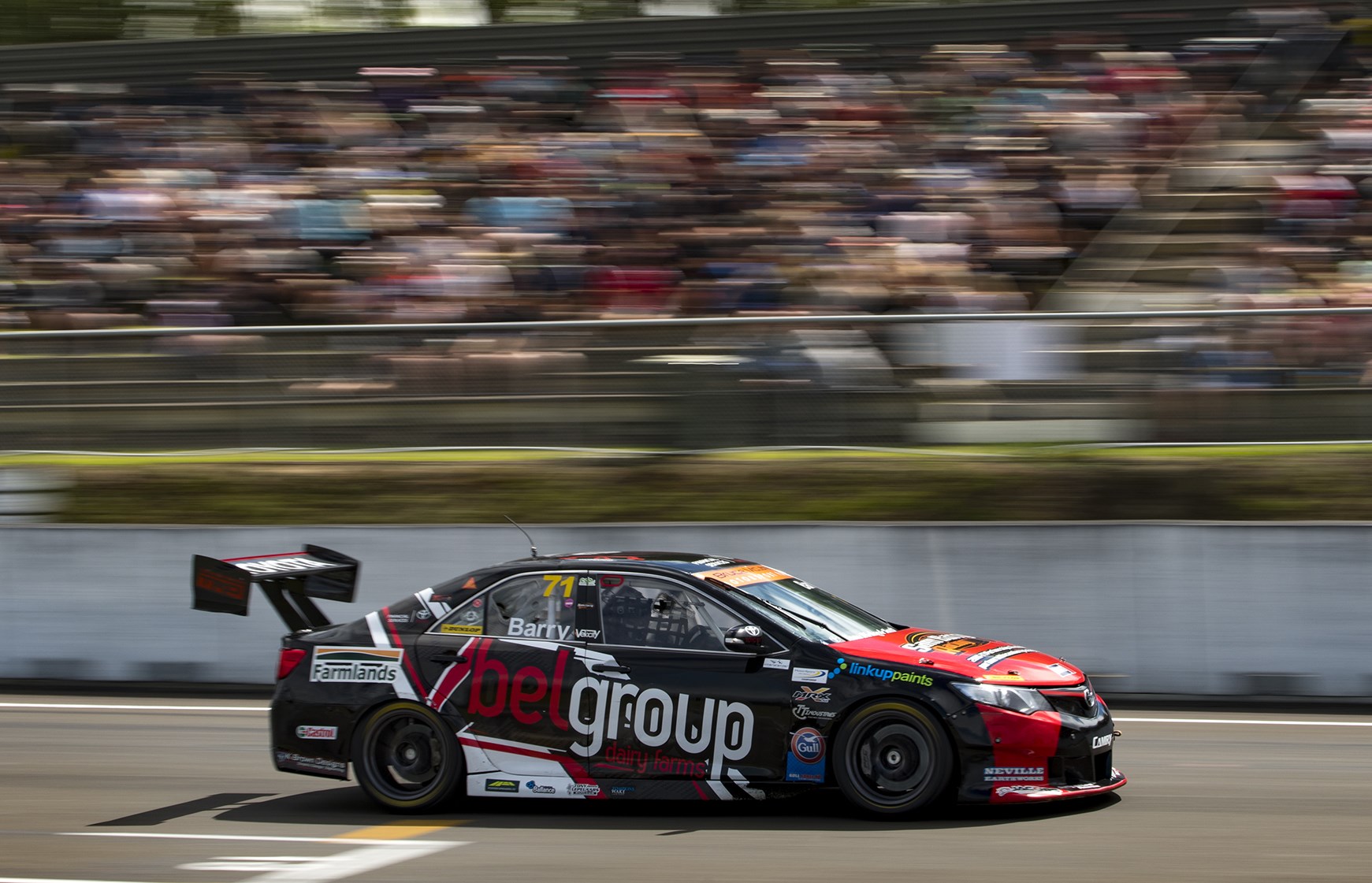 Sam Barry claims maiden NZ Touring Cars win - Driven Car Guide