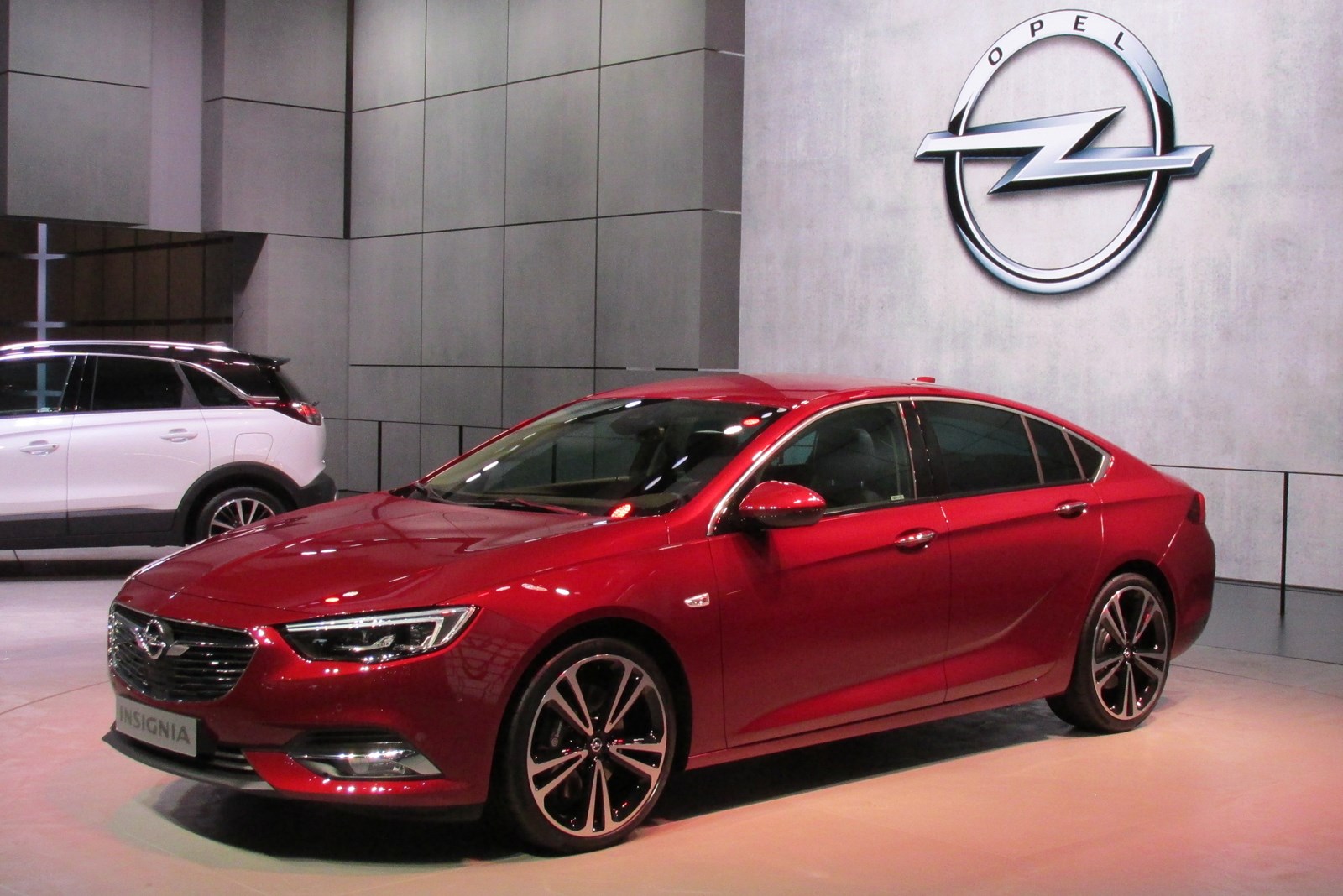 Looks count for Commodore - Driven Car Guide