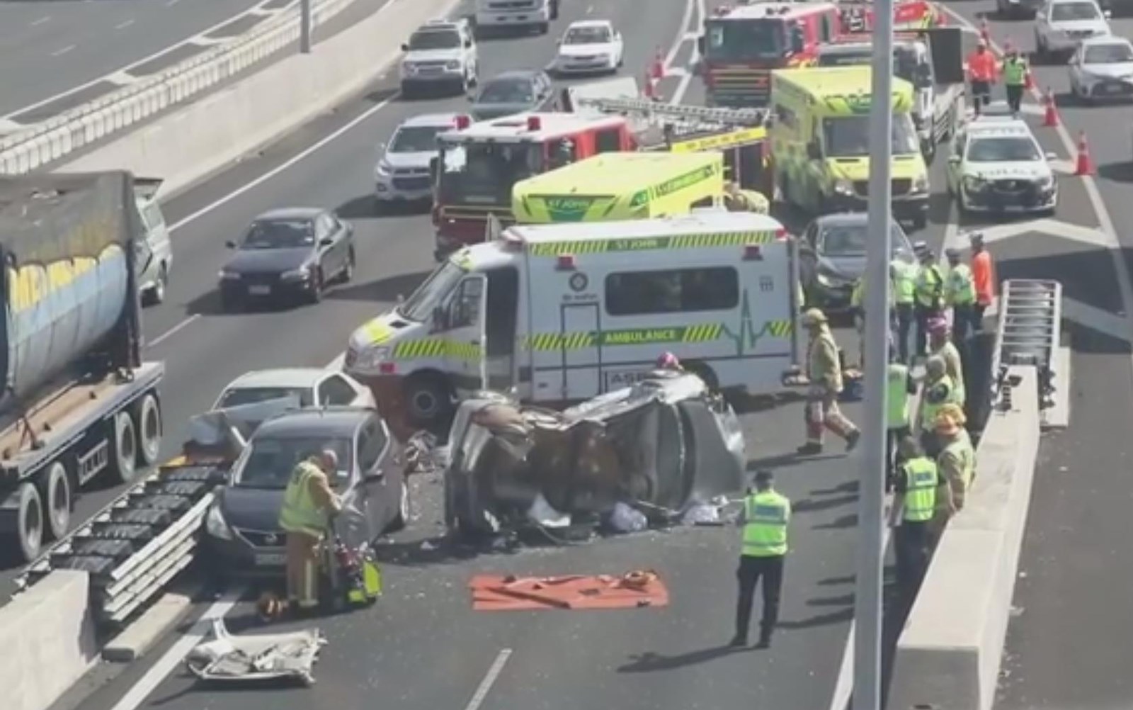 Major delays expected after crash on Auckland motorway - Driven Car Guide