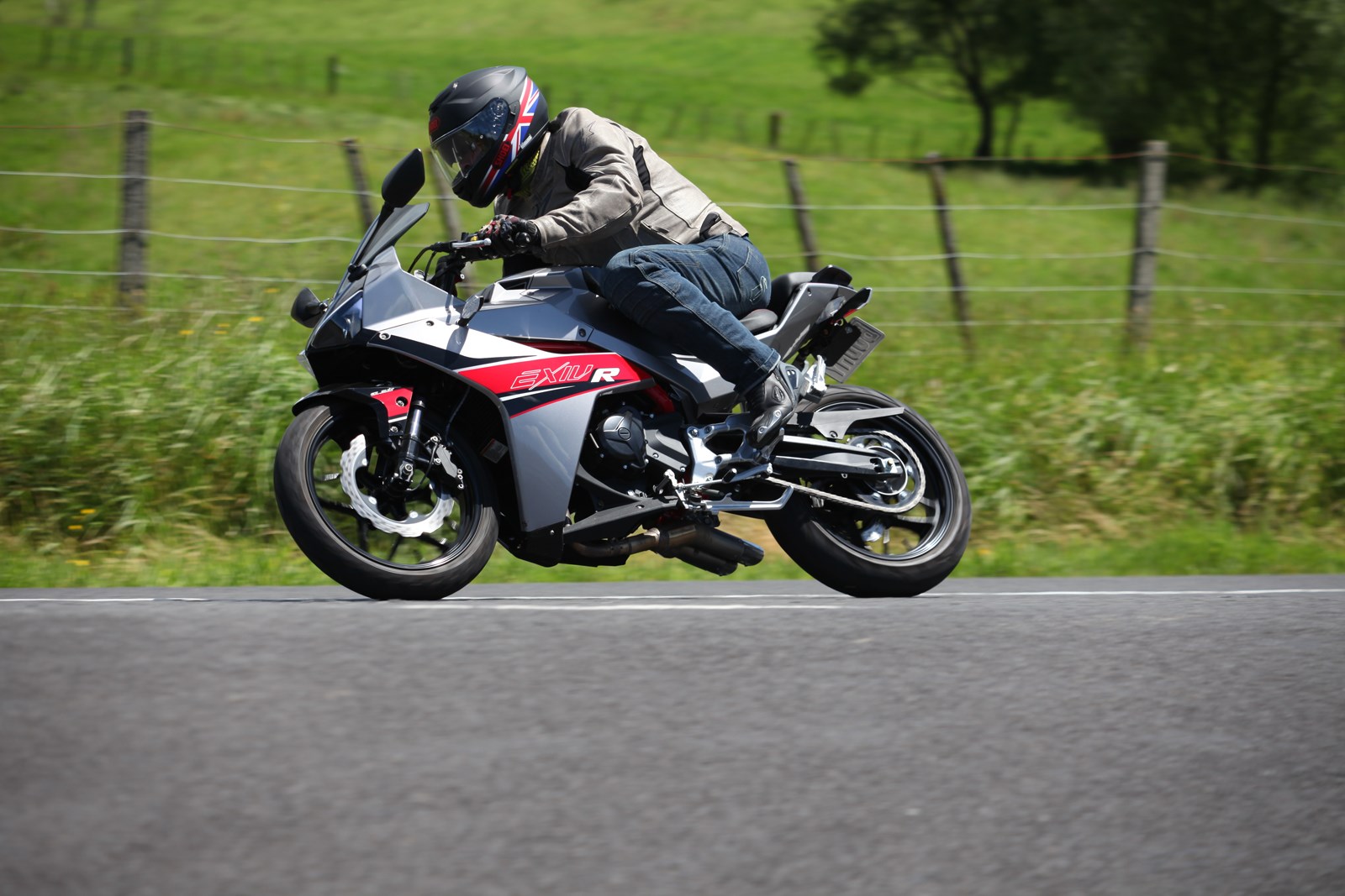 Hyosung X4R: Learning can be fun - Driven Car Guide